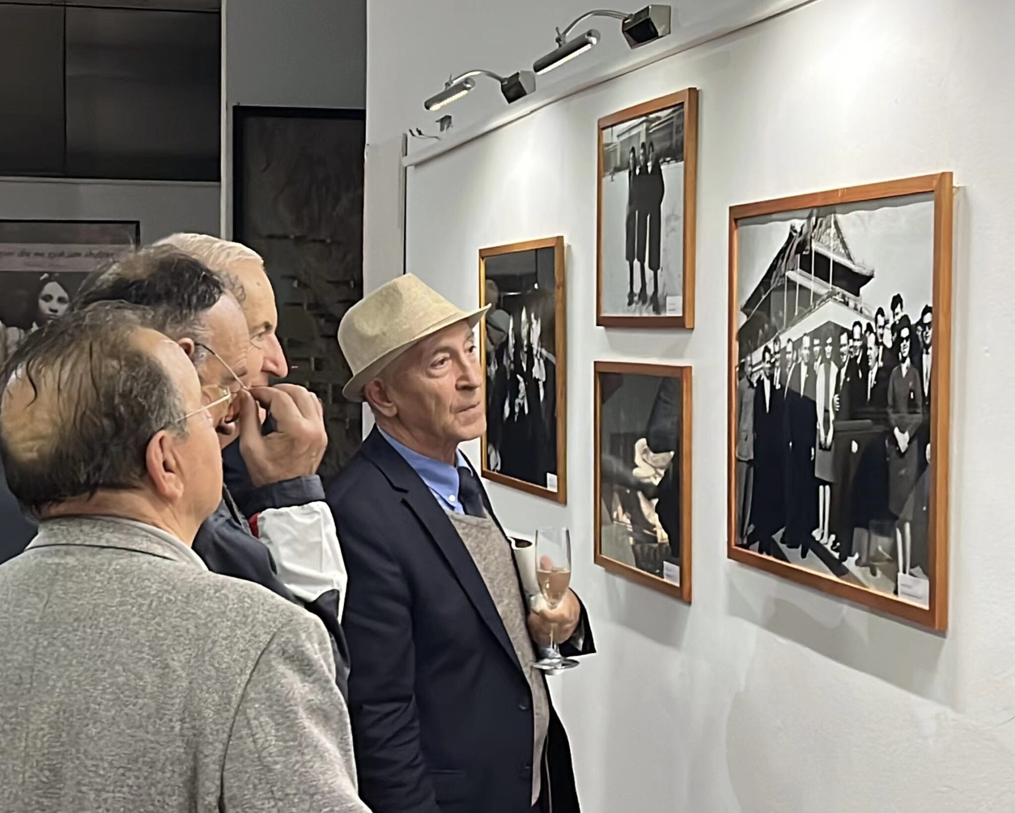 Zhvillohet në Tiranë Ekspozita e Fotografive Historike Kino-Shqiptare ... Zhvillohet në Tiranë Ekspozita e Fotografive Historike Kino-Shqiptare ...