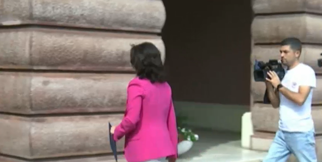 Lobimi rus në PD, Yuri Kim mbërrin në Kuvend, takon Ballën e Alibeajn ... Lobimi rus në PD, Yuri Kim mbërrin në Kuvend, takon Ballën e Alibeajn ...