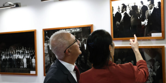 Zhvillohet në Tiranë Ekspozita e Fotografive Historike Kino-Shqiptare ... Zhvillohet në Tiranë Ekspozita e Fotografive Historike Kino-Shqiptare ...