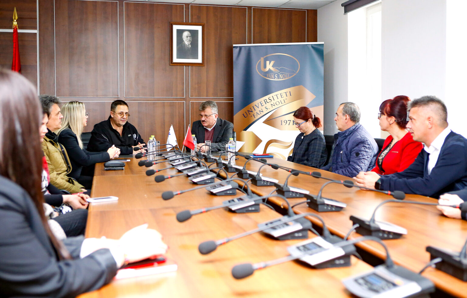 Samir Mane takim me studentët e Korçës: Këmbëngulja dhe puna sjellin ...
