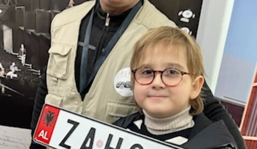 Zaho merr targën e personalizuar, Rama batuta me të birin: E mori ...