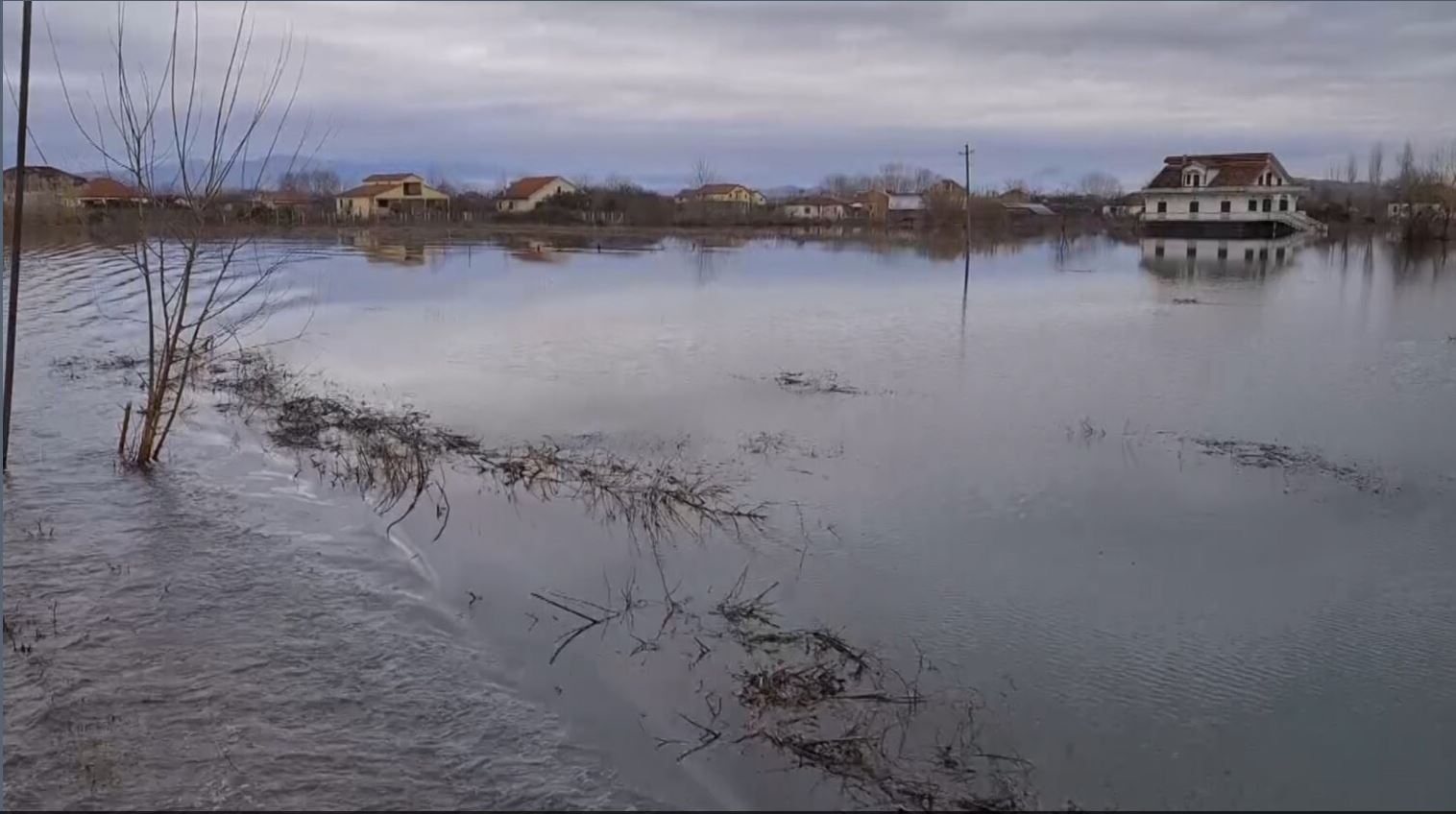 Përmbytjet në Shkodër, në Obot ka prezencë uji në 15 banesa - Gazeta Dita
