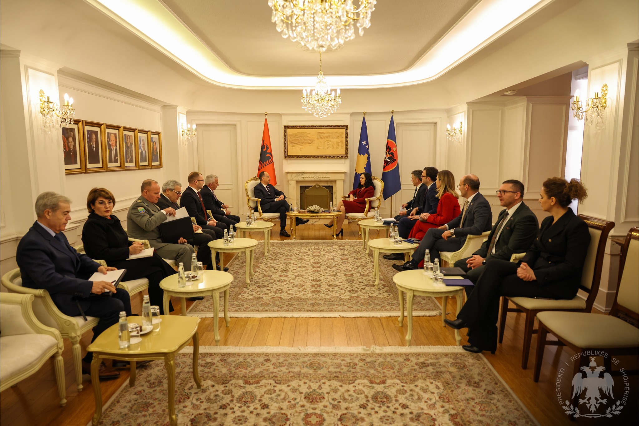 “Sovraniteti i Kosovës nuk preket”, presidenti Begaj takon Osmanin dhe ...