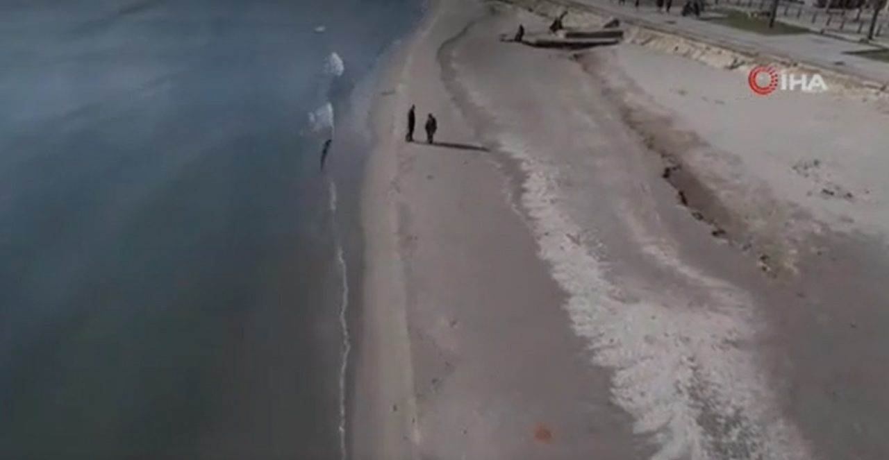 Tërhiqet rreth 15 metra deti Marmara në Turqi, dyshohet nga tërmeti ...