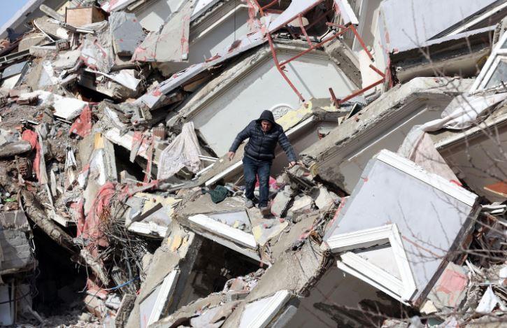 Tërmeti tragjik në Turqi, gjenden në rrënoja trupat e familjes ...