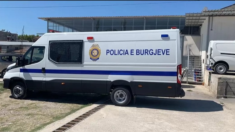 Policë burgjesh edhe mbi 35 vjeç, grada të reja dhe jo armë jashtë ... Policë burgjesh edhe mbi 35 vjeç, grada të reja dhe jo armë jashtë ...