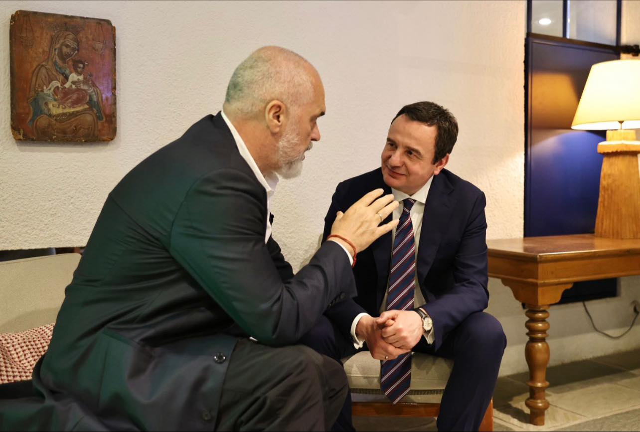 Forumi i Delfit, Rama takohet me Kurtin në Athinë - Gazeta Dita