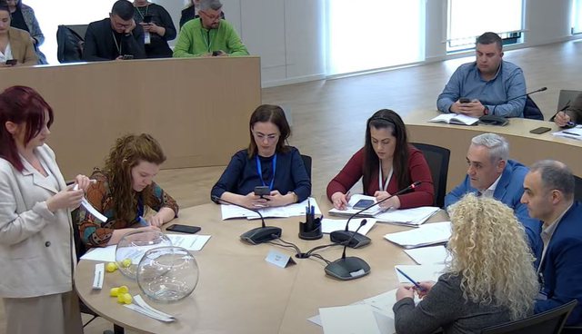 Hidhet shorti për vendosjen e numëruesve në zgjedhjet e 14 majit ... Hidhet shorti për vendosjen e numëruesve në zgjedhjet e 14 majit ...