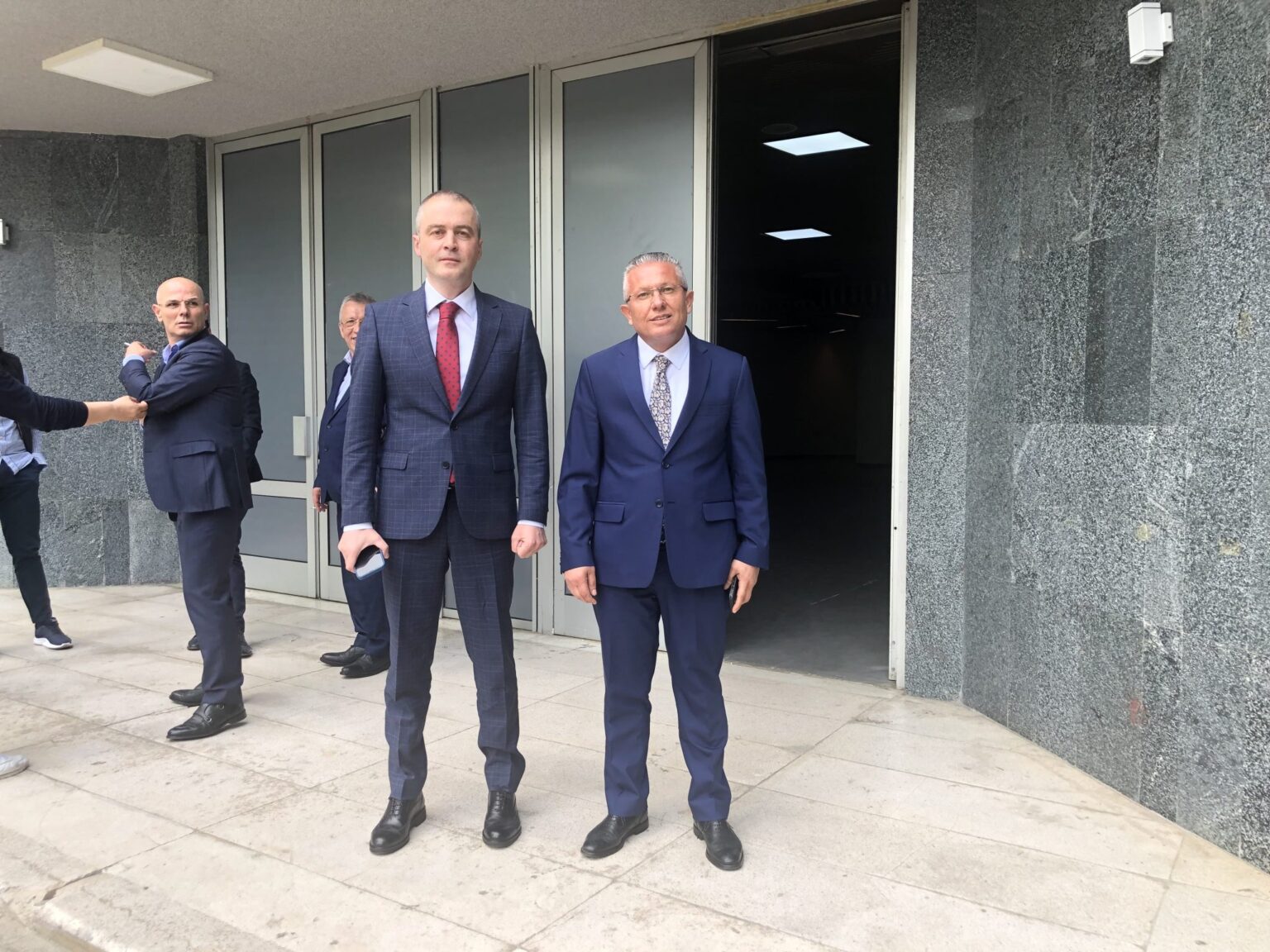 Biznesi në transportin e naftës vë në pikëpyetje karrierën si prokuror ...