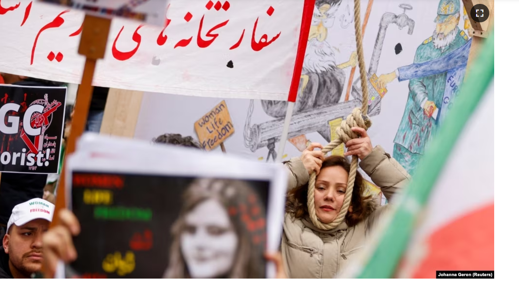 Gratë iraniane protestojnë brenda burgut kundër ekzekutimeve - Gazeta Dita