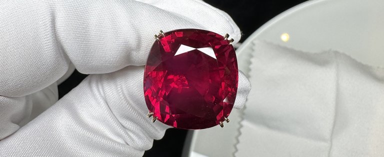 Rubini i gjakut shitet rreth 35 mln dollarë - Gazeta Dita