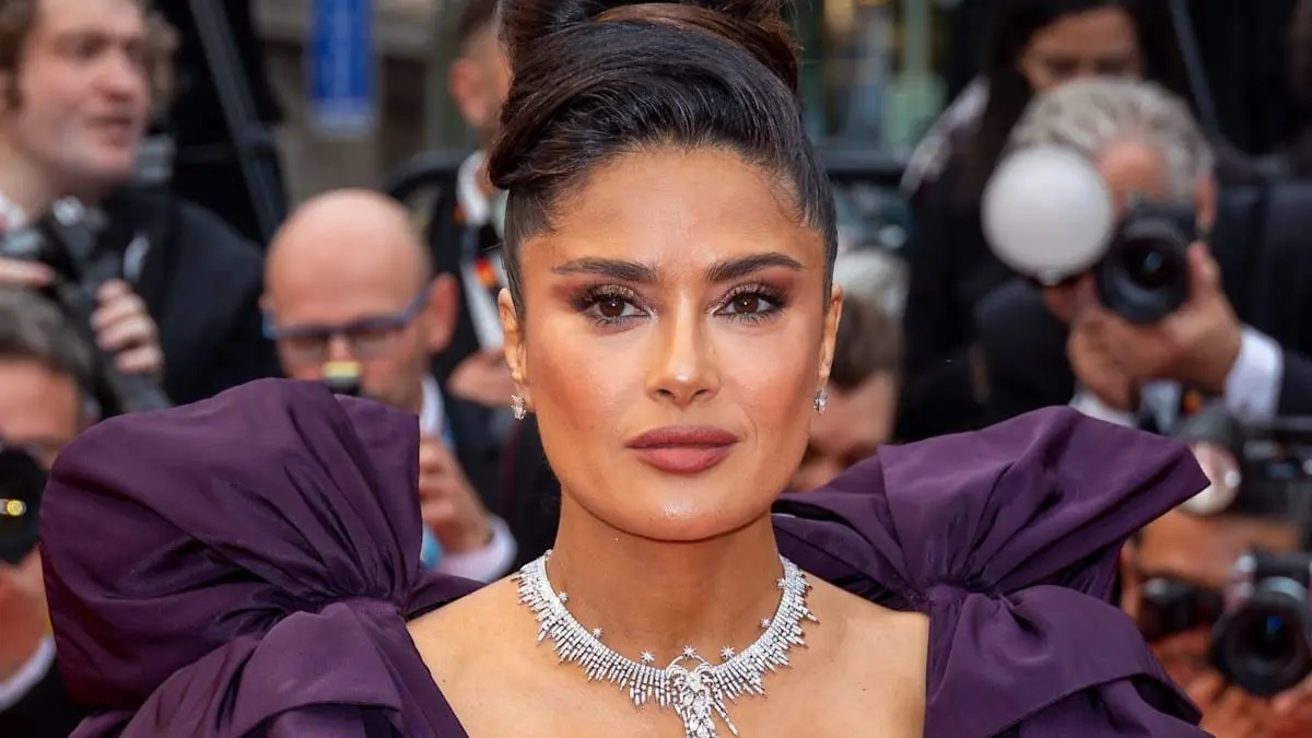 Salma Hayek tregon thinjat e rrudhat në Instagram dhe ndjekësit s ...