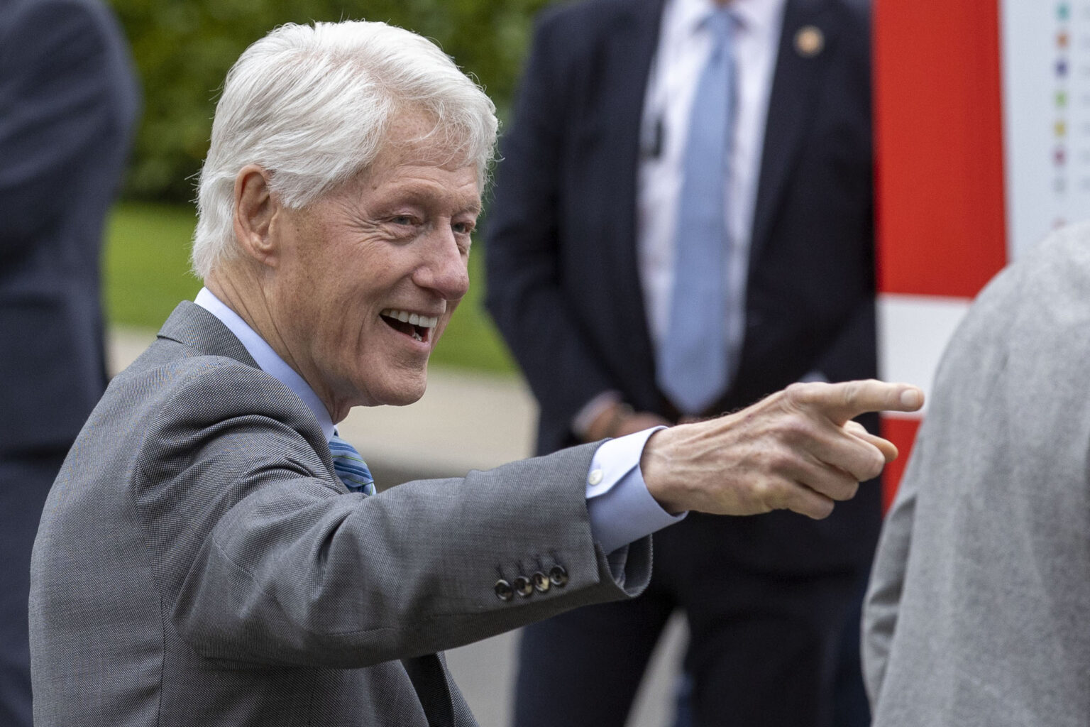 Bill Clinton vjen sot në Shqipëri, Policia publikon masat, bllokohen ... Bill Clinton vjen sot në Shqipëri, Policia publikon masat, bllokohen ...