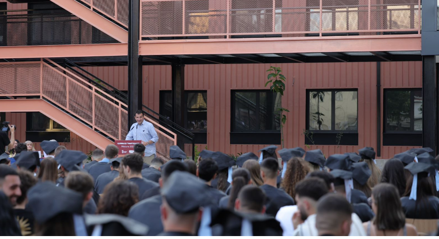 Gjimnazistët e “Partizanit” diplomohen në shkollën e re, Veliaj ...