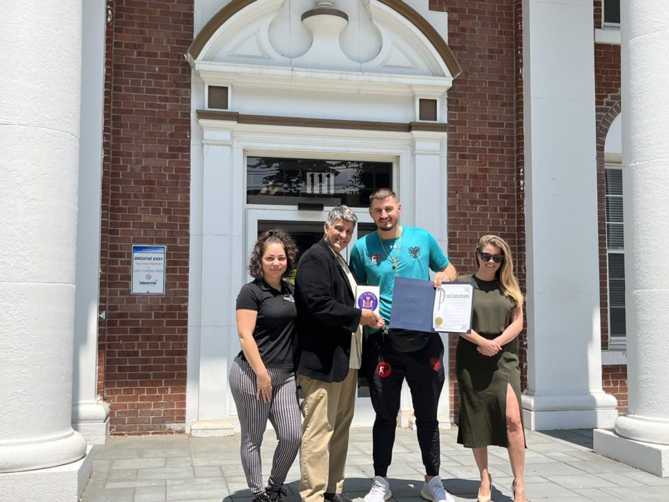 Boksieri shqiptar Kristian Prenga nderohet me çmimin e lartë në SHBA ...