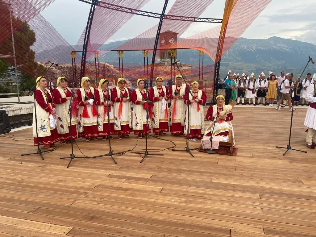 Ninulla e djalit nga “10 Shqiponjat e Tërbaçit” - Gazeta Dita