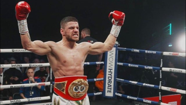 Florian Marku sfidon në ring ish-kampionin e Botës - Gazeta Dita Florian Marku sfidon në ring ish-kampionin e Botës - Gazeta Dita