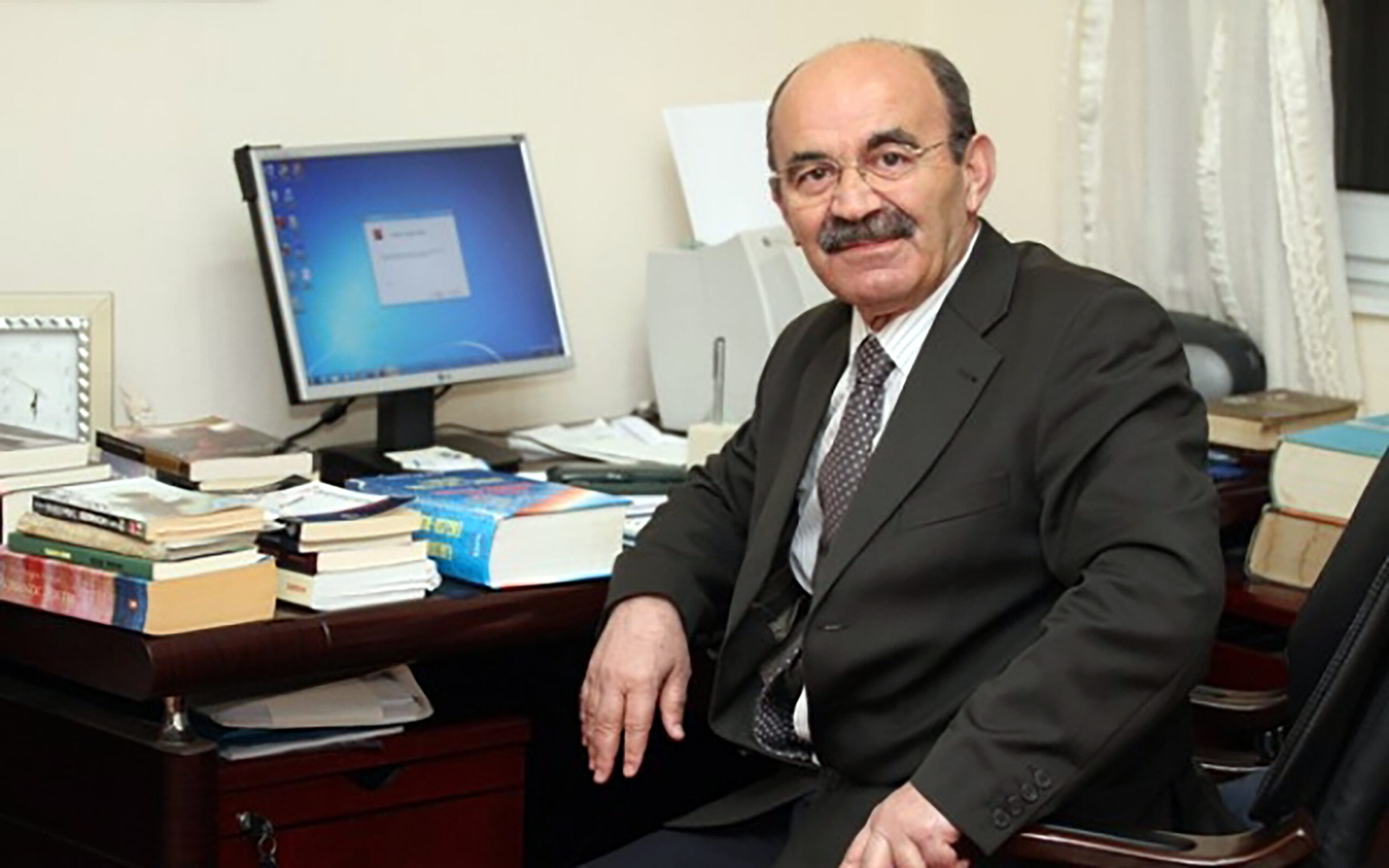 “Kënga e gurit”, si një pasqyrë ku koha sheh fytyrën e vet... - Gazeta Dita