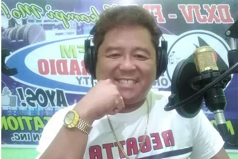 Vritet live gazetari radiofonik në Filipine, qëllohet me dy plumba ... Vritet live gazetari radiofonik në Filipine, qëllohet me dy plumba ...