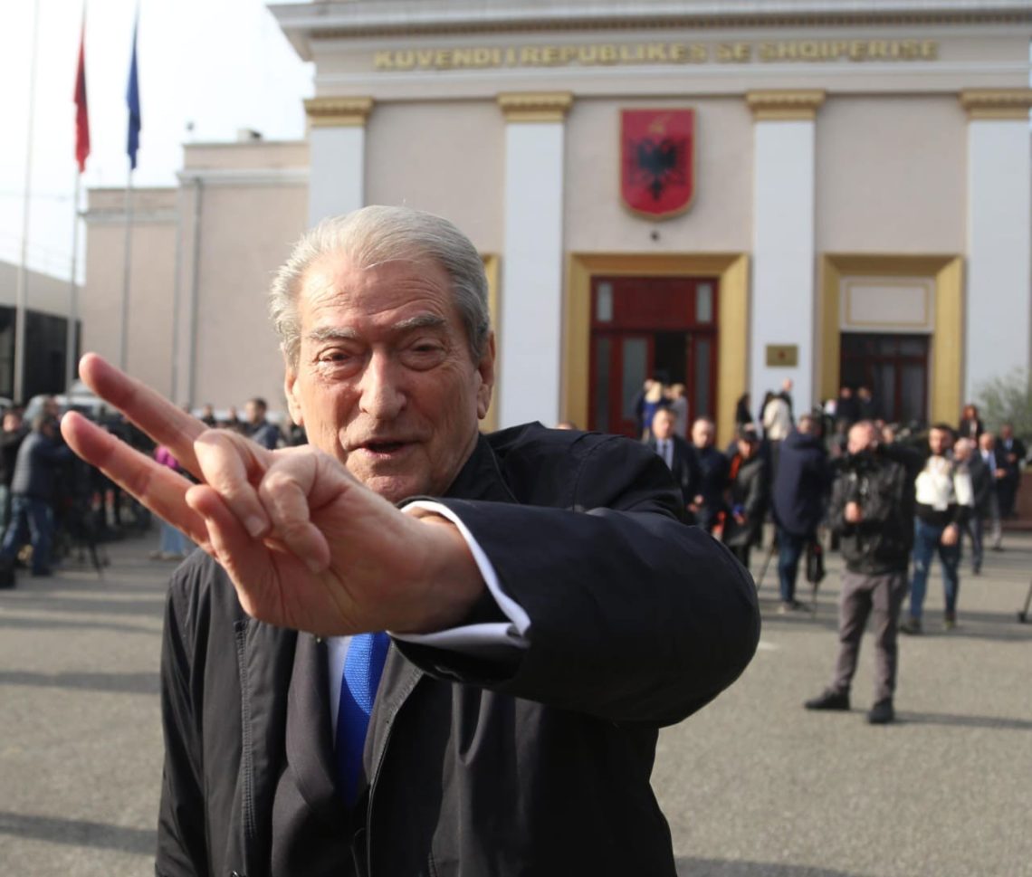 Shtyhet sërish vendimi për masën e sigurisë së Berishës - Gazeta Dita