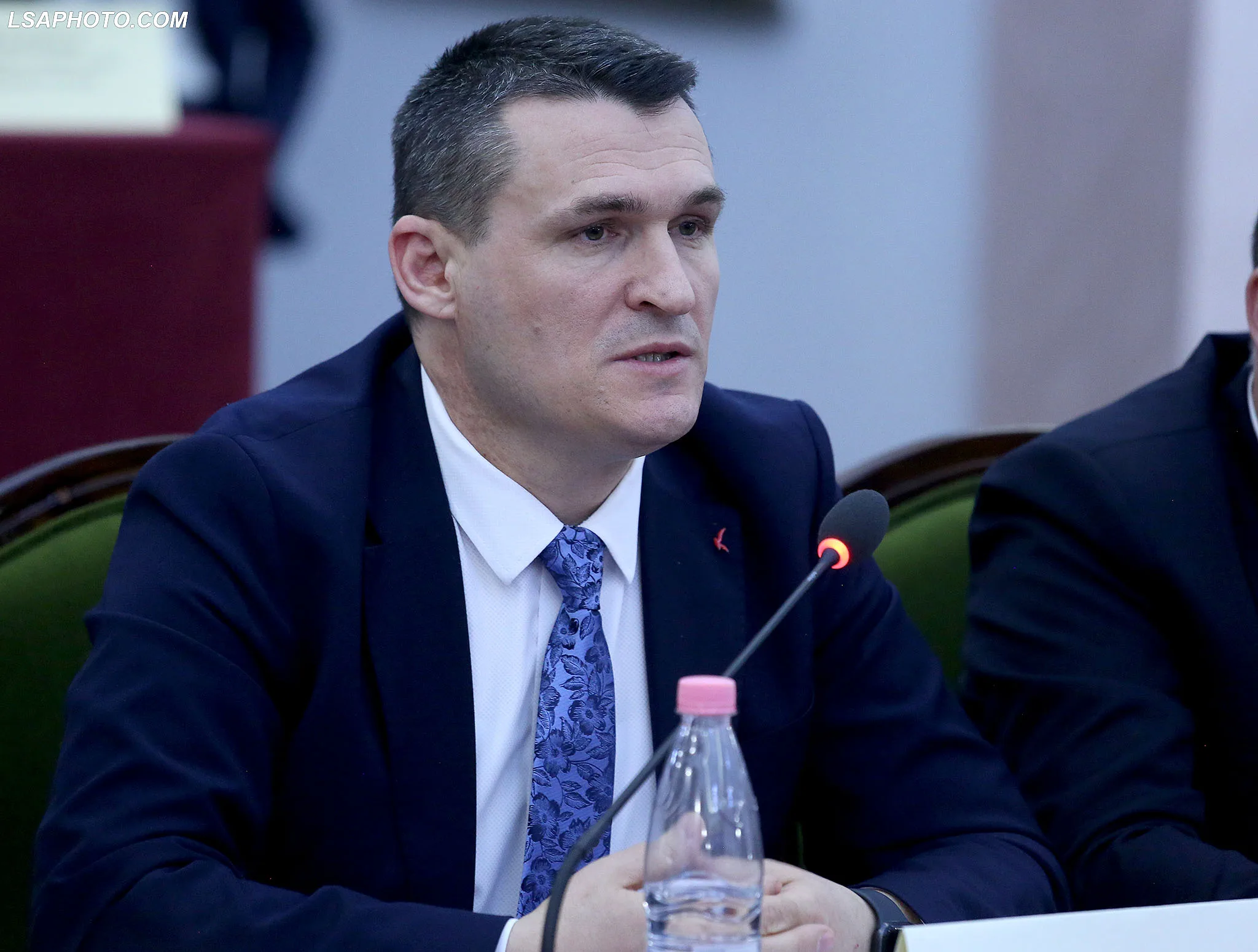 Midis “Shillës dhe Karidbës!” - Gazeta Dita