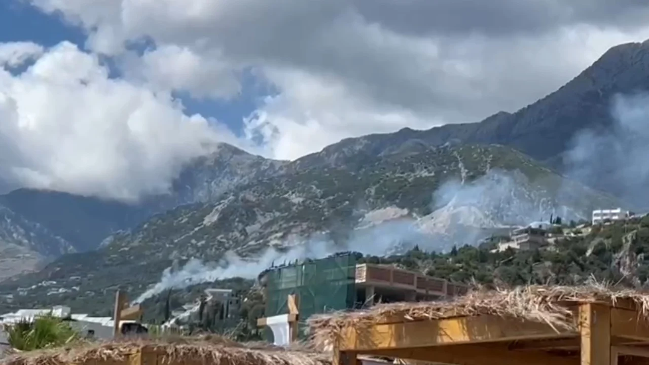 Zjarr në Dhërmi, rrezikohet përhapja drejt banesave - Gazeta Dita