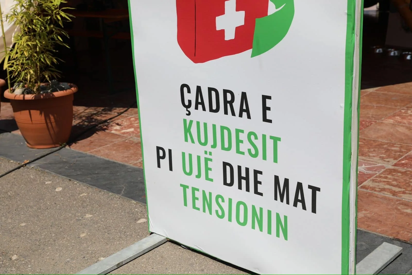 Ditët e nxehta, çadra e kujdesit në sheshin “Skënderbej”, Veliaj: Kemi ...