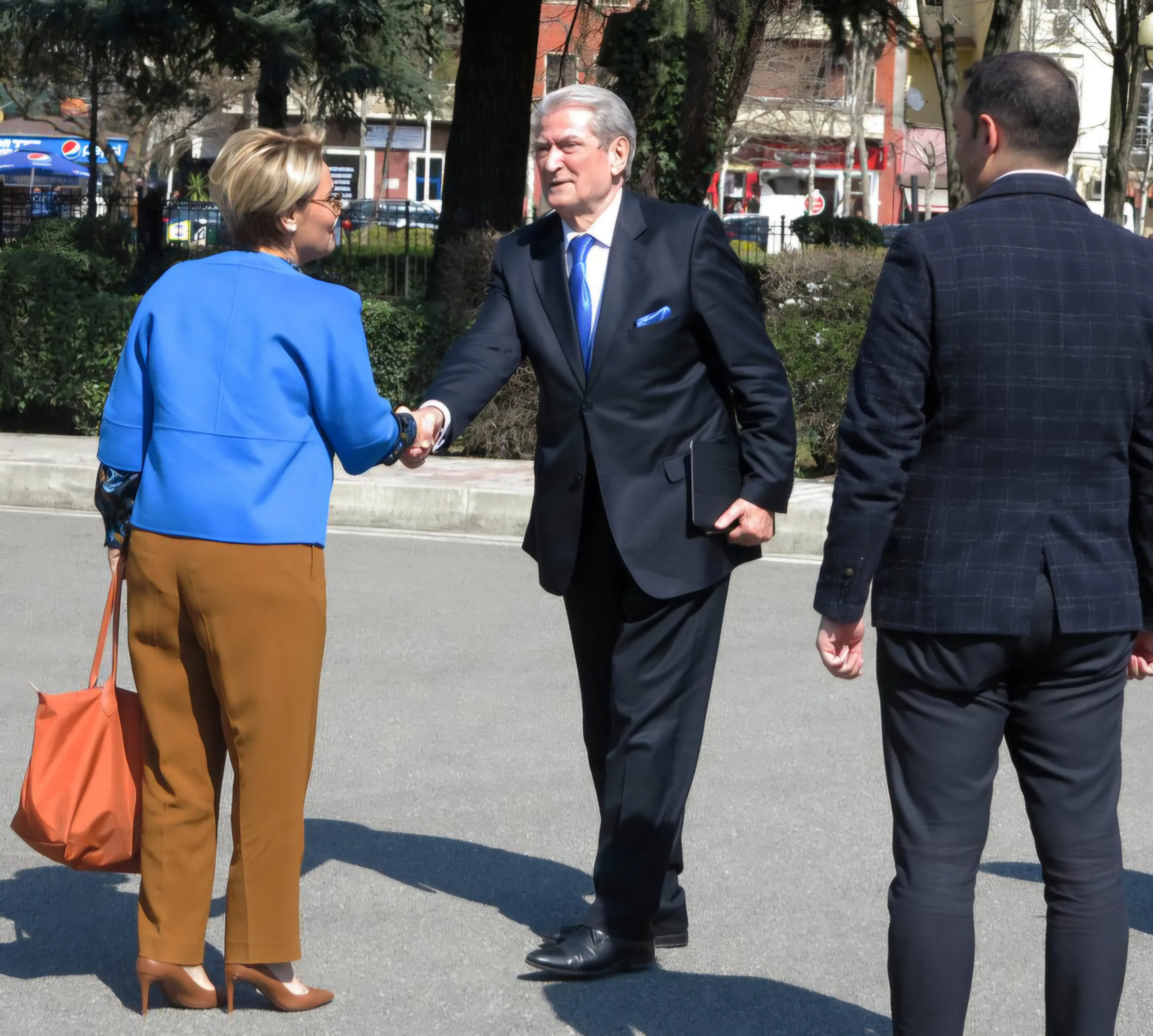 Berisha nuk i ndahet rolit të shejtan budallait: "Monika të tregojë si ...