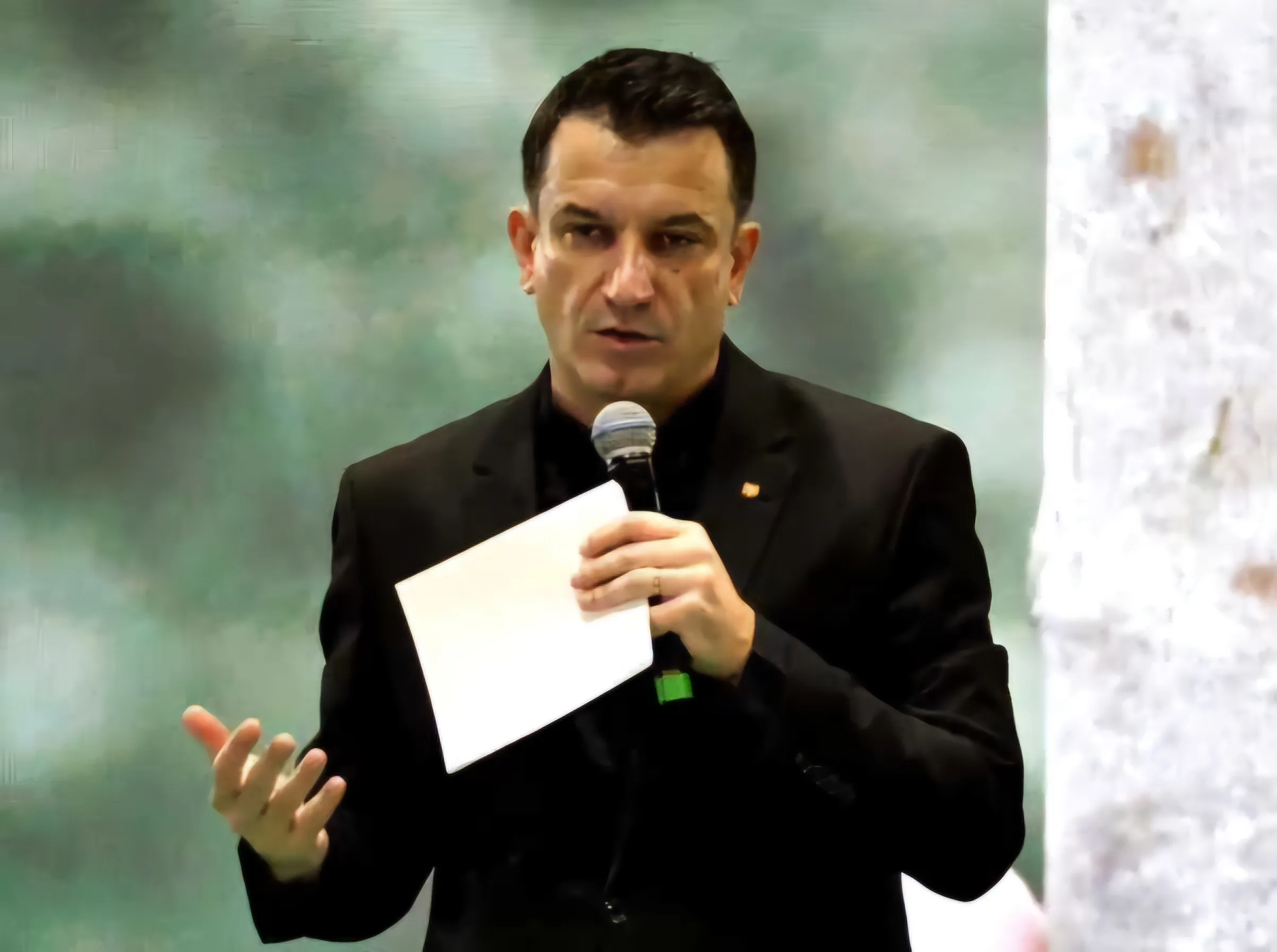 Veliaj u dërgon letër urimi mësuesve për 7 Mars dhe citon Pjetër ...