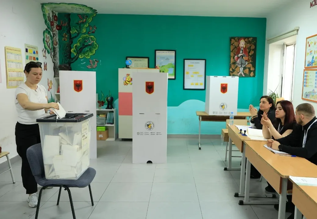 Përfundon zyrtarisht orari i votimit, qarku me pjesëmarrjen rekord në ...