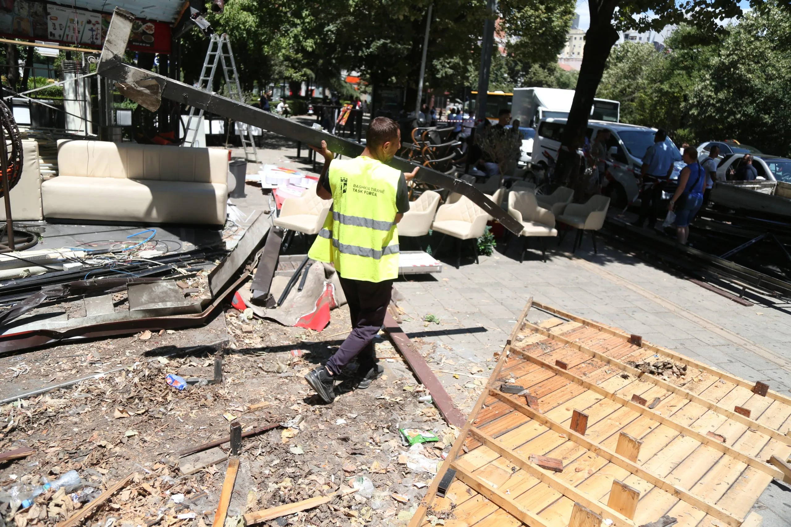 IMT bën bilancin: Mbi 53 mijë metra katrorë hapësirë publike e liruar ...