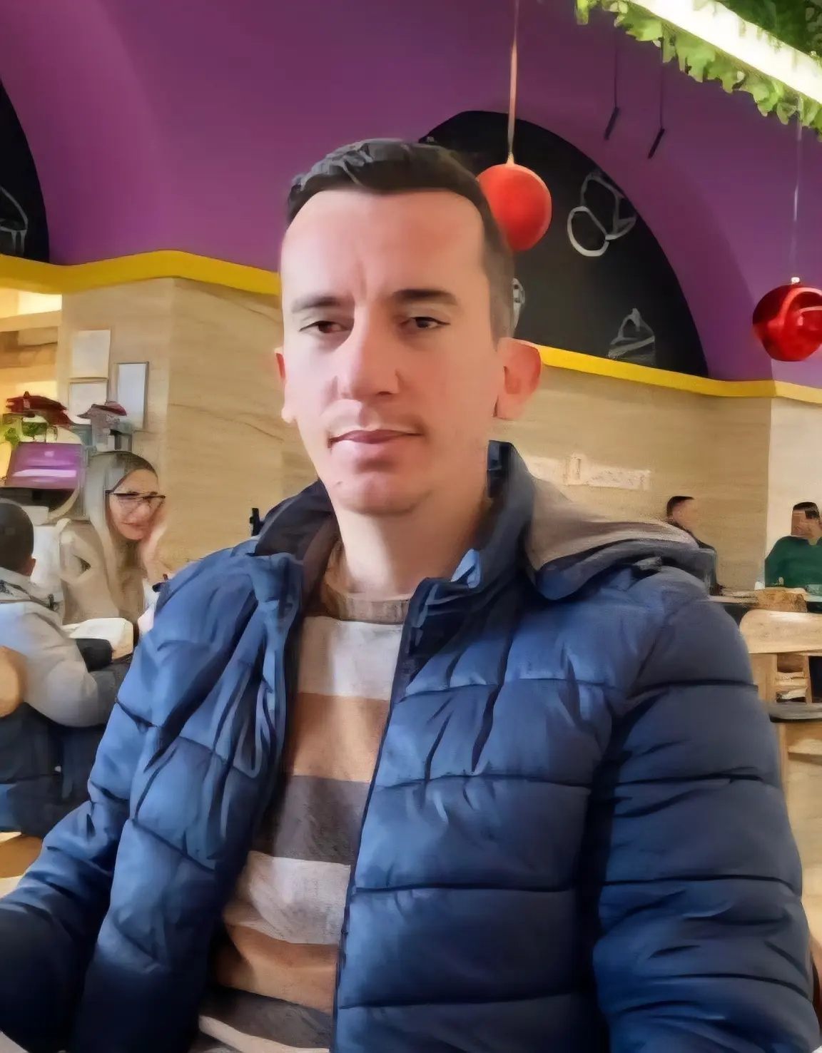 EMRA FOTO: Ngjarje e rëndë në Tiranë brenda një lokali, kuzhinieri ...