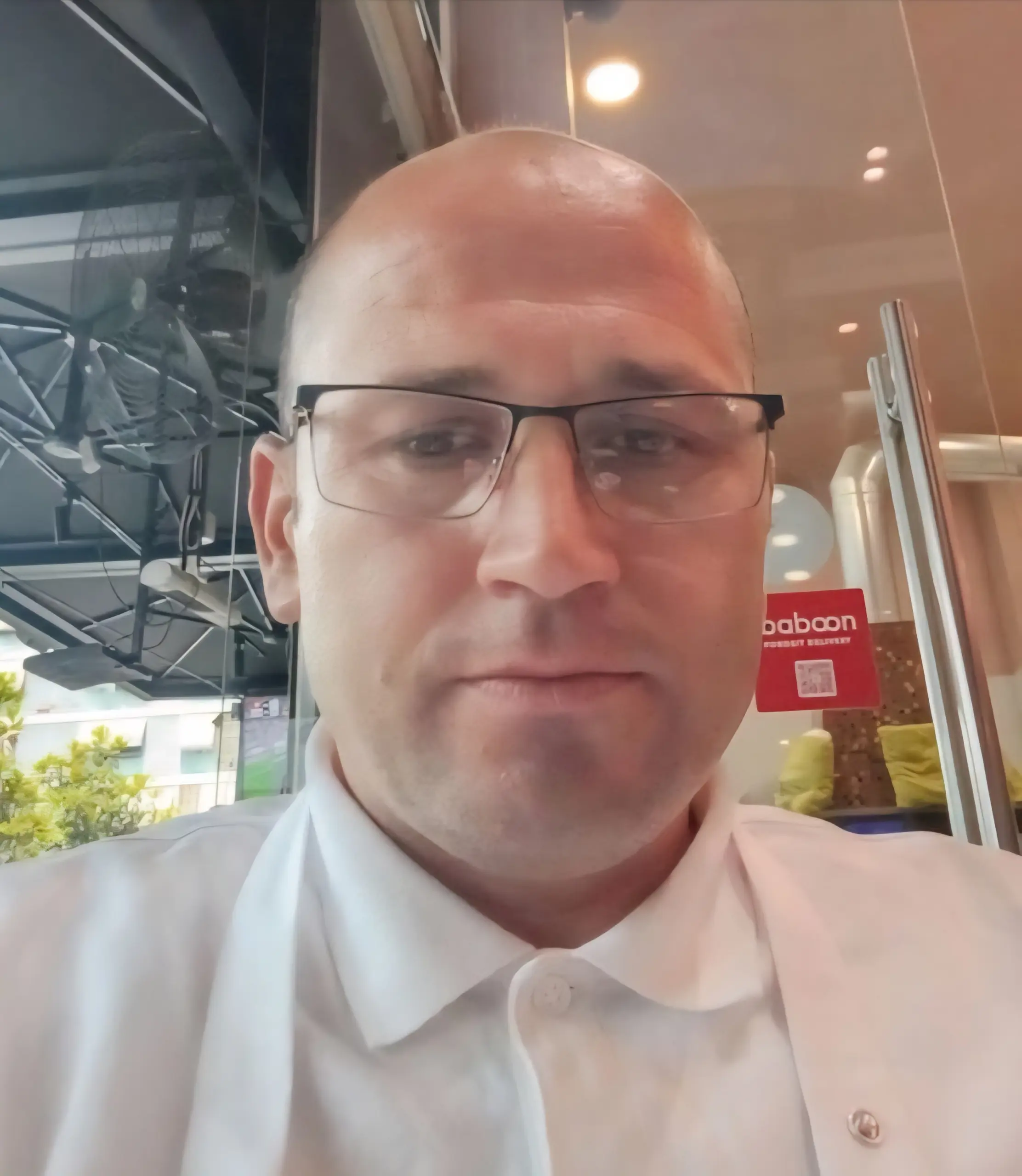 EMRA FOTO: Ngjarje e rëndë në Tiranë brenda një lokali, kuzhinieri ...